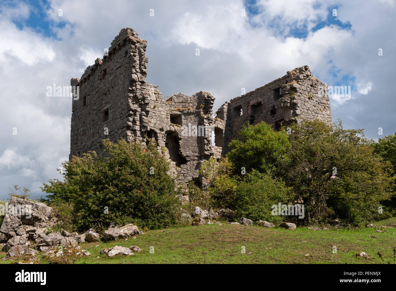 15th century pele tower hi-res stock photography and images - Alamy