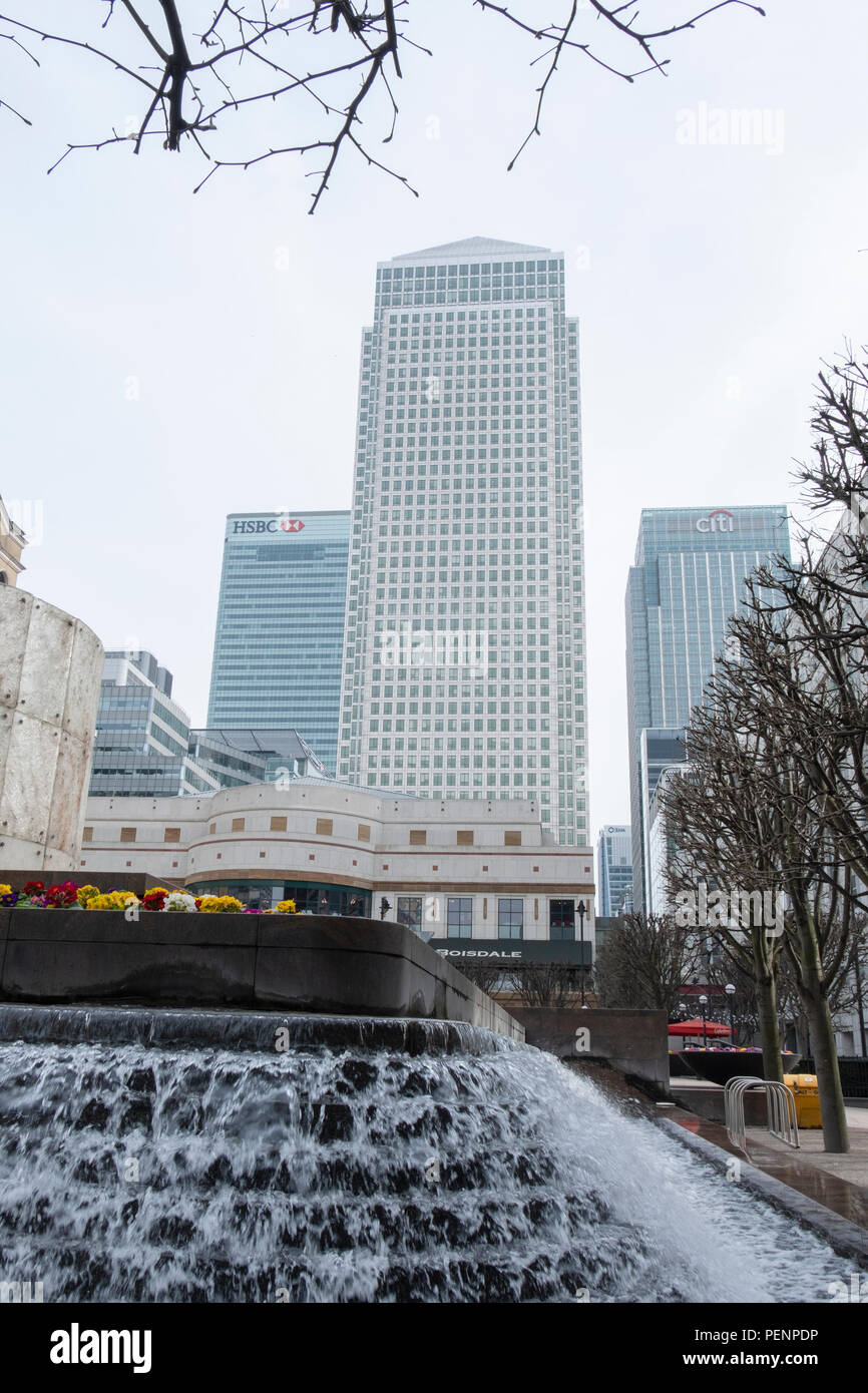 Canaray wharf hi-res stock photography and images - Alamy