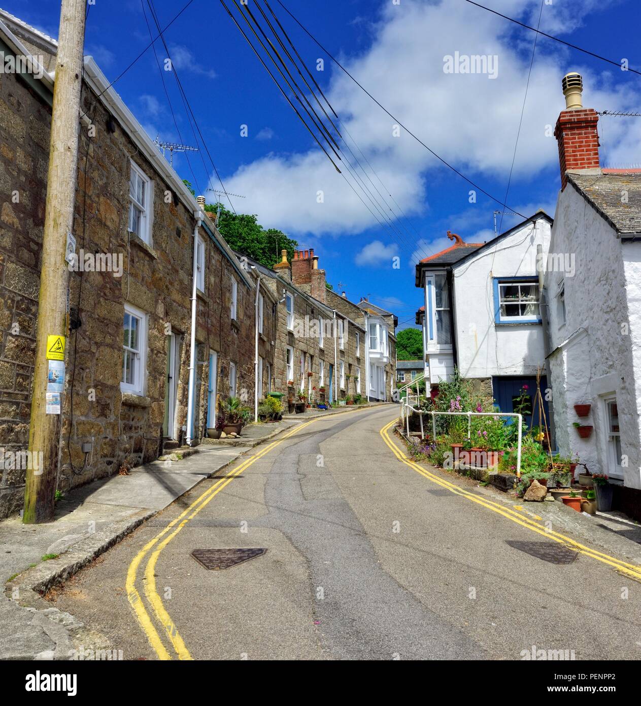 Typical street with houses in cornwall hi-res stock photography and ...