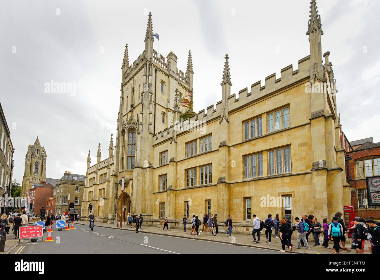 Entrance gate cambridge england hi-res stock photography and images - Alamy