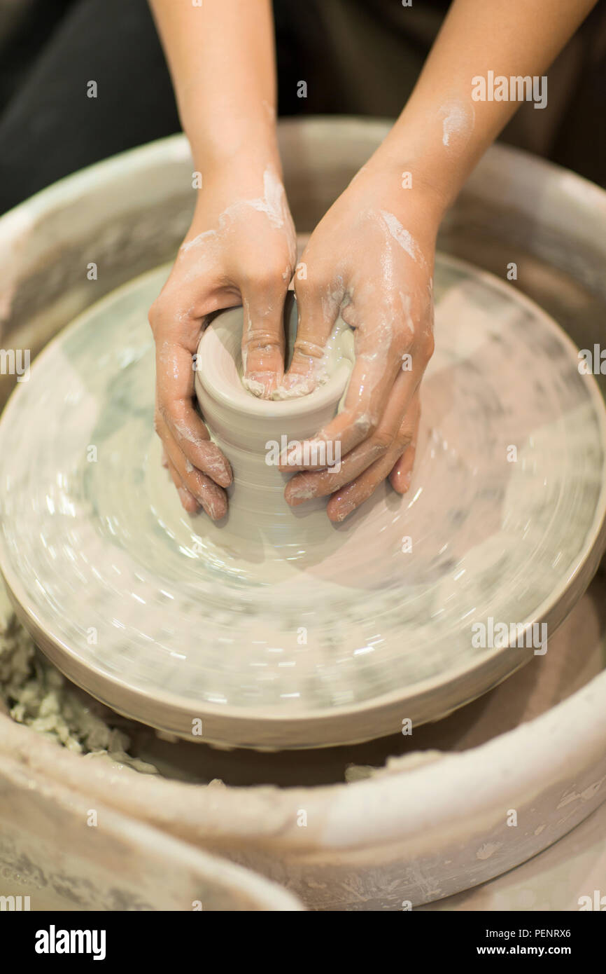 Chinese pottery making hi-res stock photography and images - Alamy