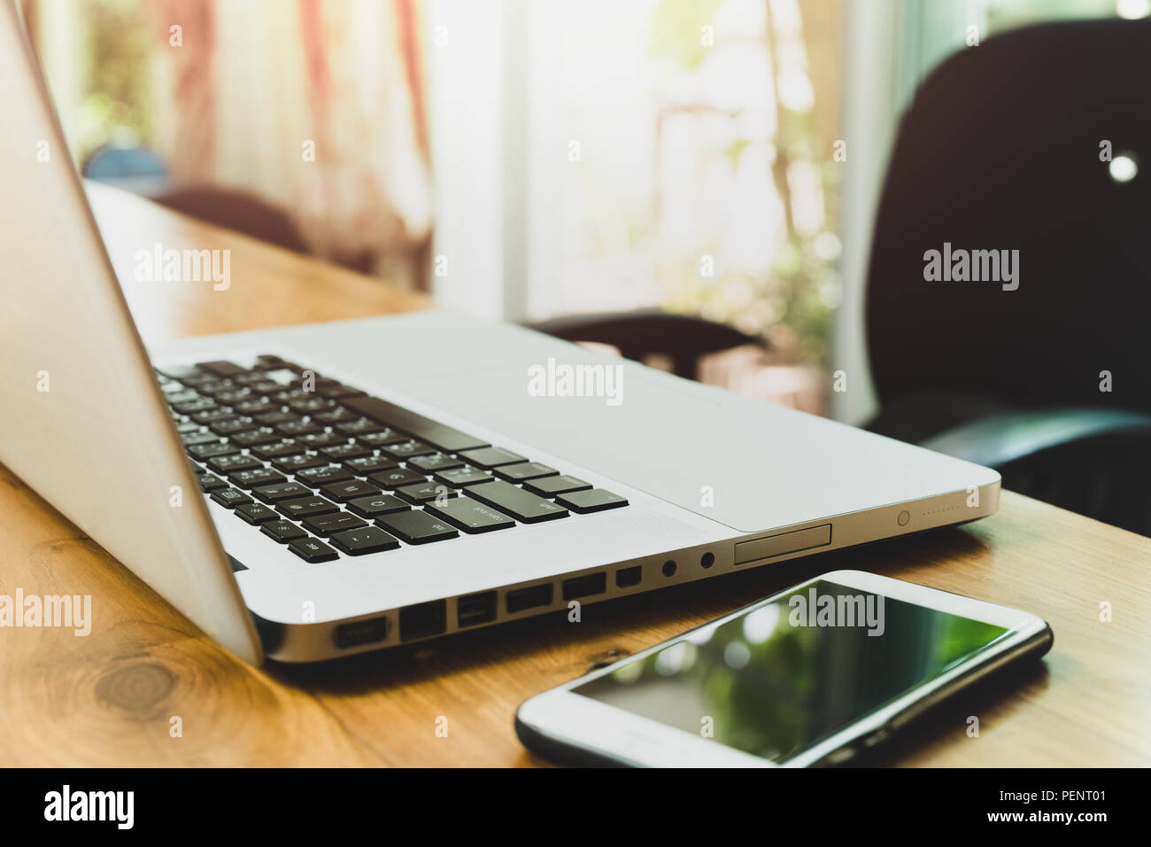 Computer connected hi-res stock photography and images - Alamy