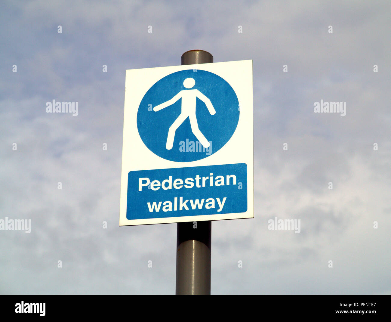Pedestrian walkway sign hi-res stock photography and images - Alamy