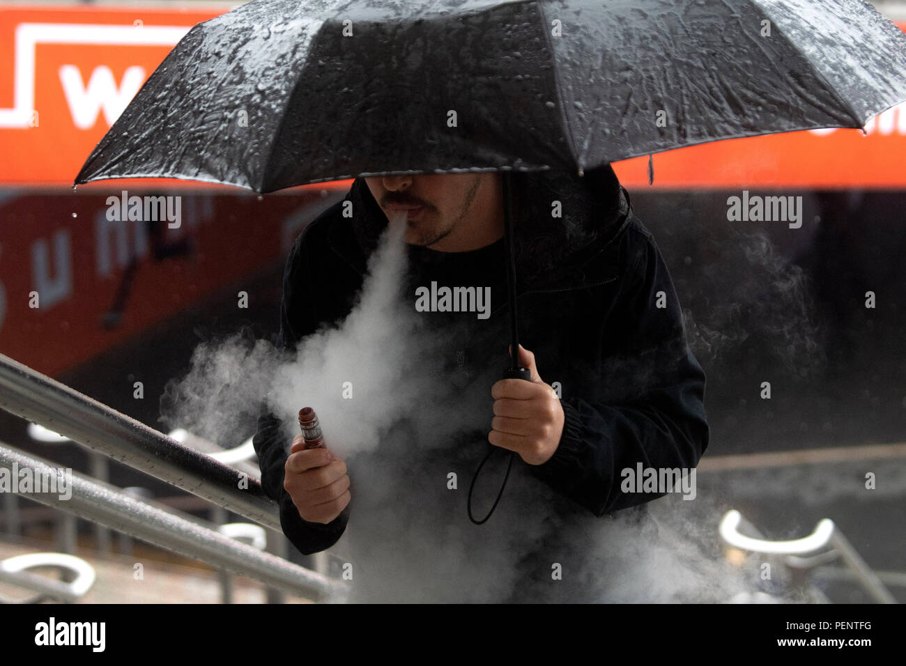 Rain in a park hi-res stock photography and images - Alamy
