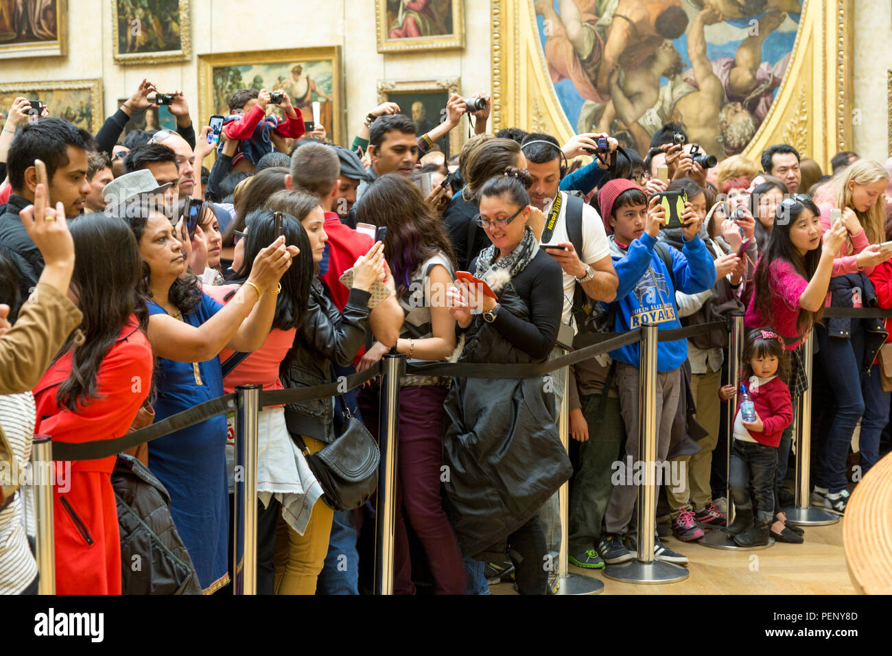 Mona lisa louvre museum crowd hi-res stock photography and images - Alamy