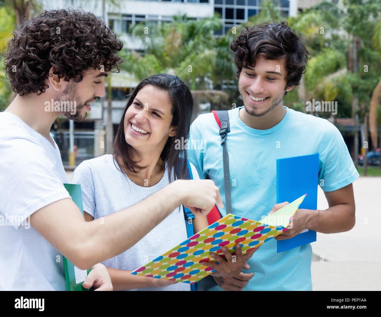 Group discussion school hi-res stock photography and images - Alamy