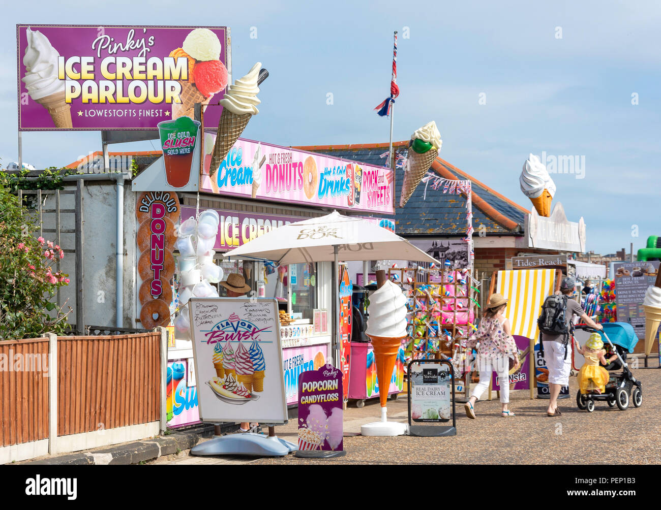 Pinky' Ice Cream Parlour on promenade, Lowestoft Beach, Lowestoft ...