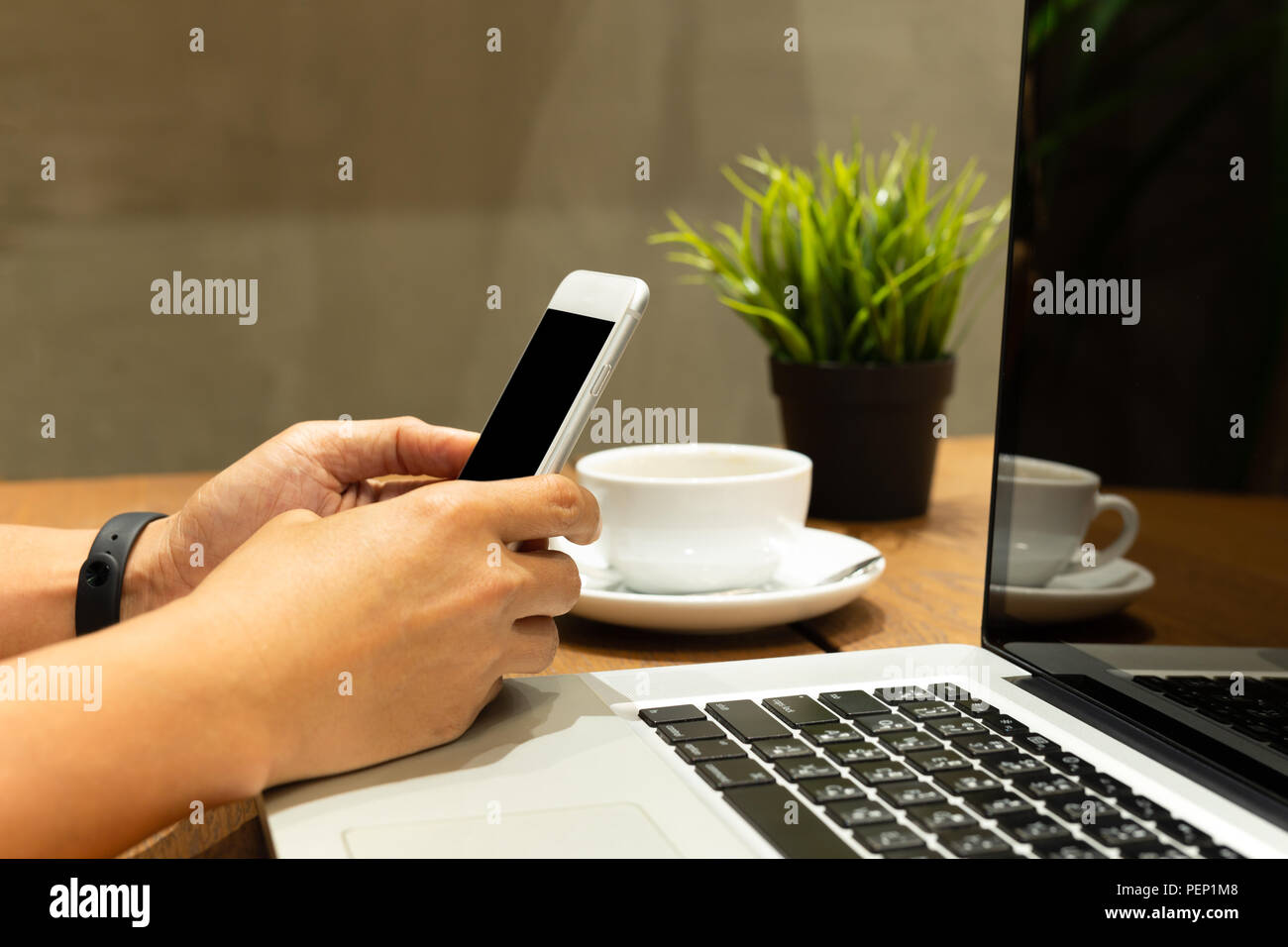 Busy coffee shop interior hi-res stock photography and images - Alamy
