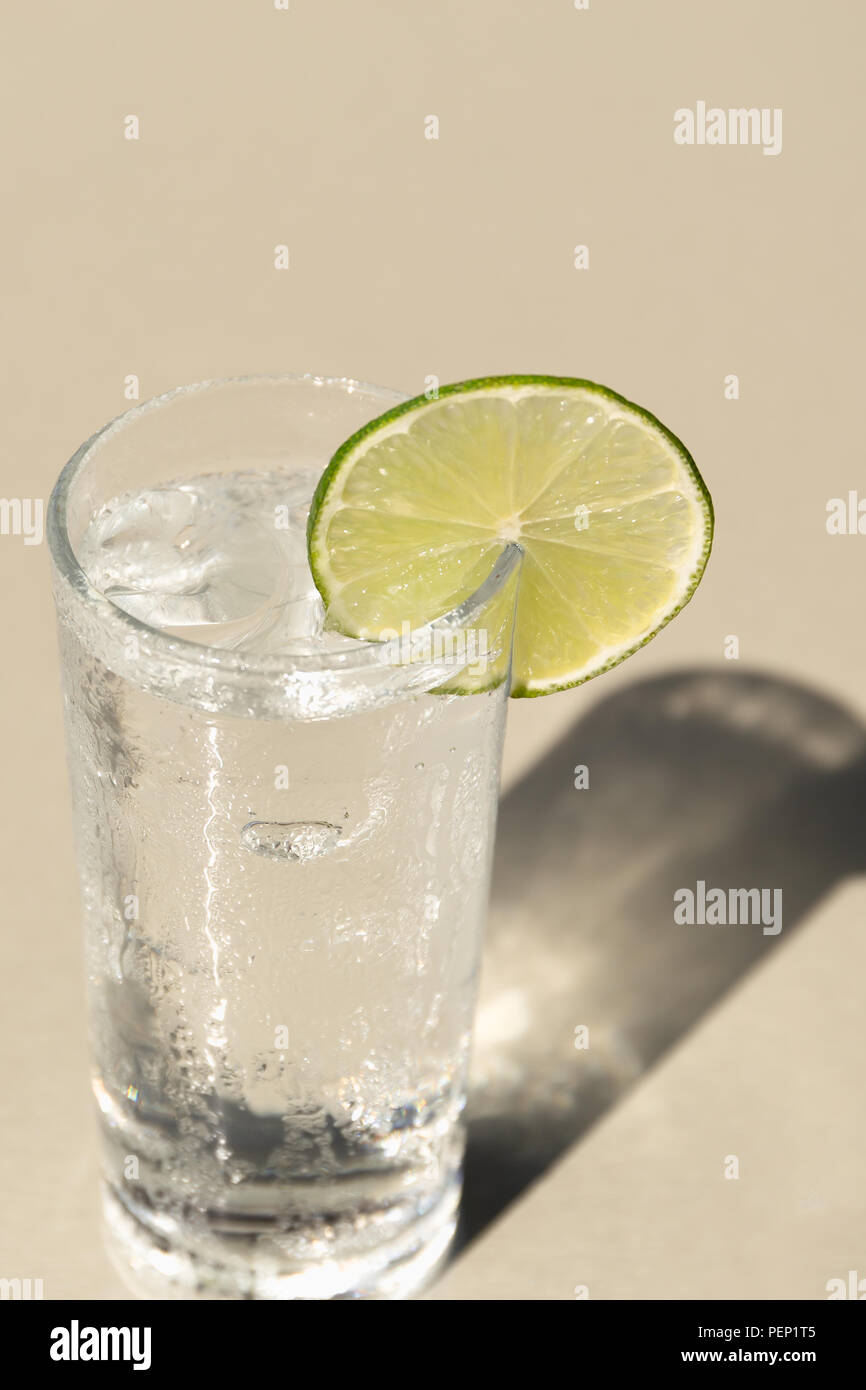 Glass of fresh drinking water with slice of lime Stock Photo - Alamy
