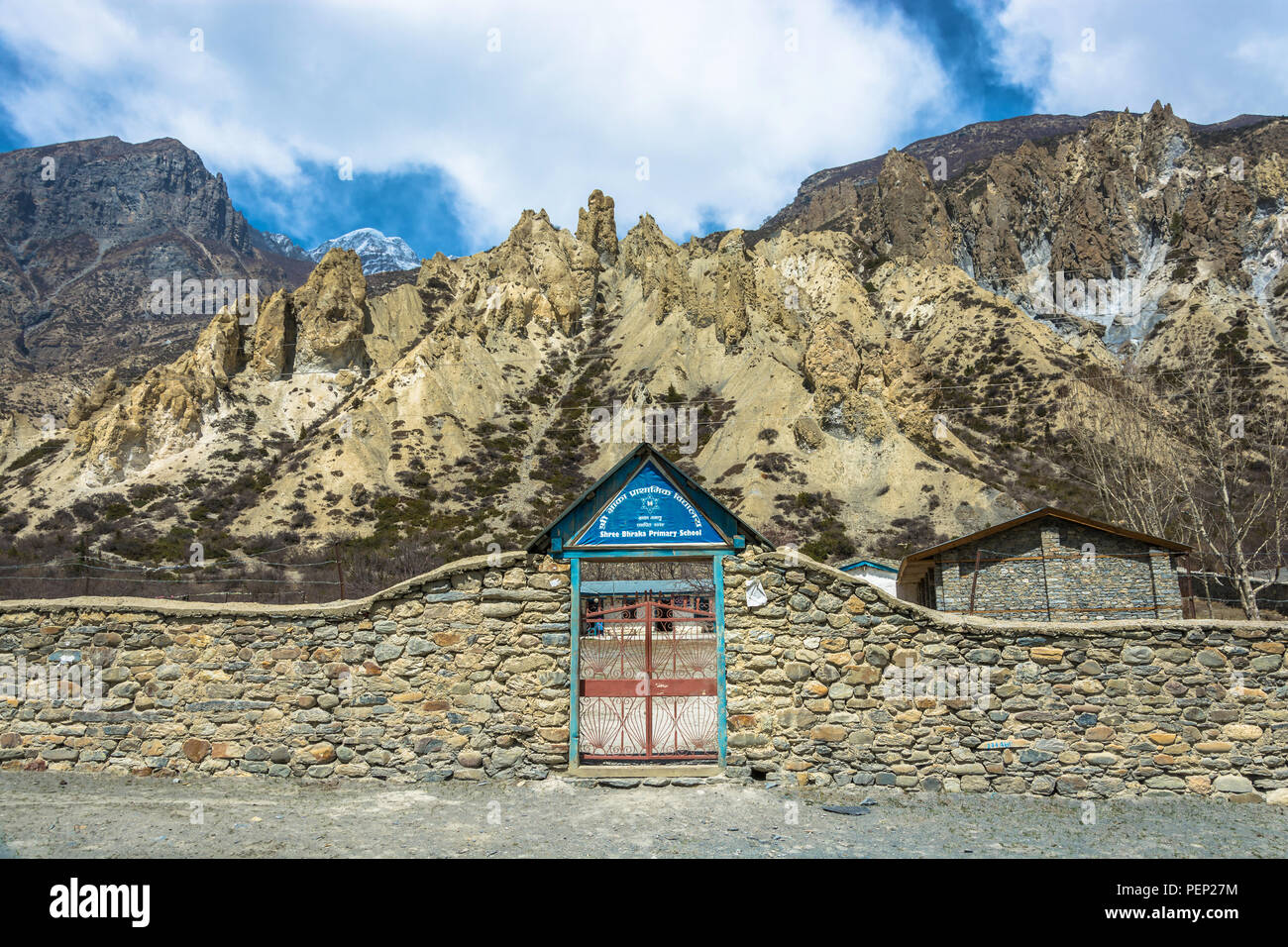 Primary school gates hi-res stock photography and images - Alamy