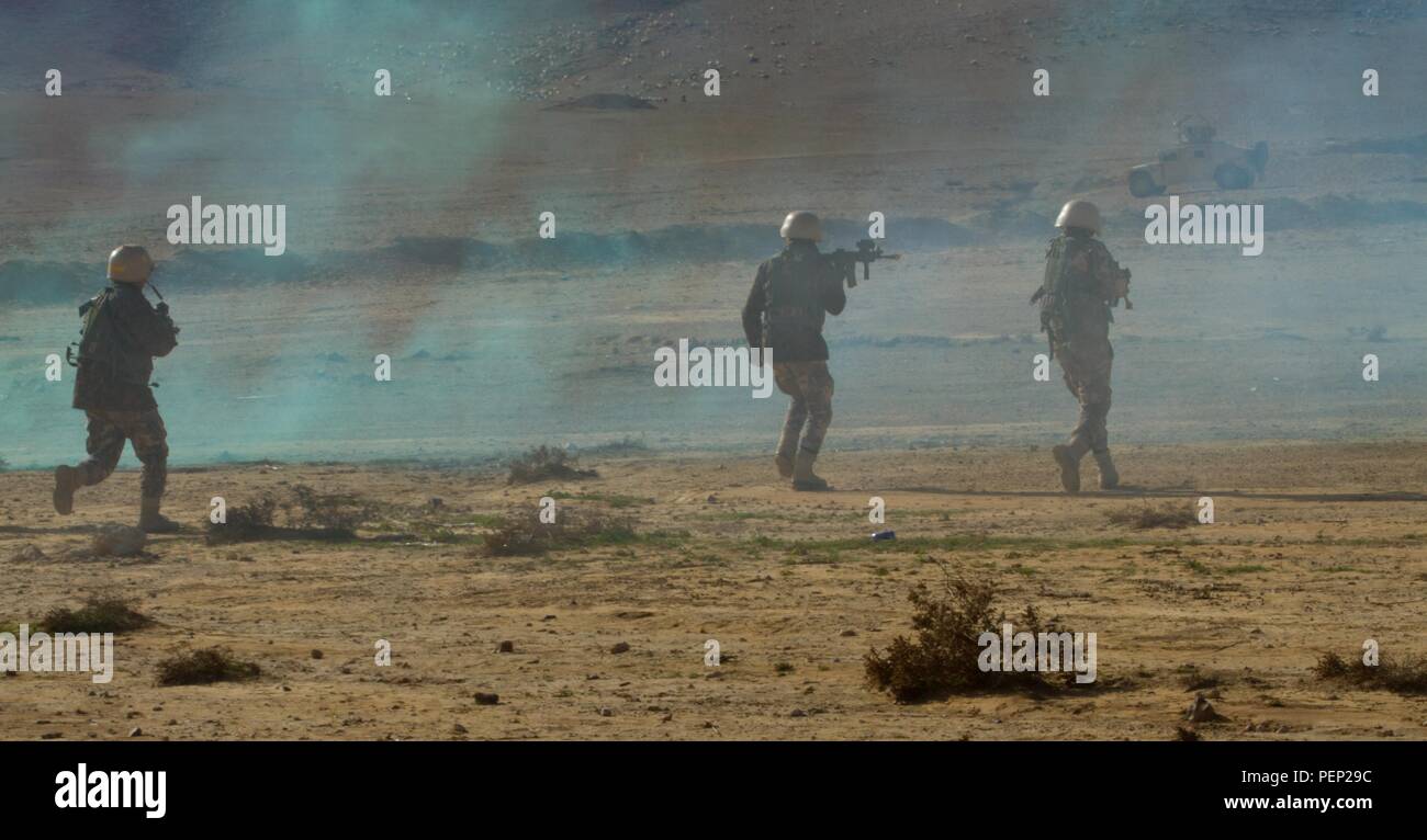 Jordanian Armed Forces soldiers maneuver to new fighting positions ...