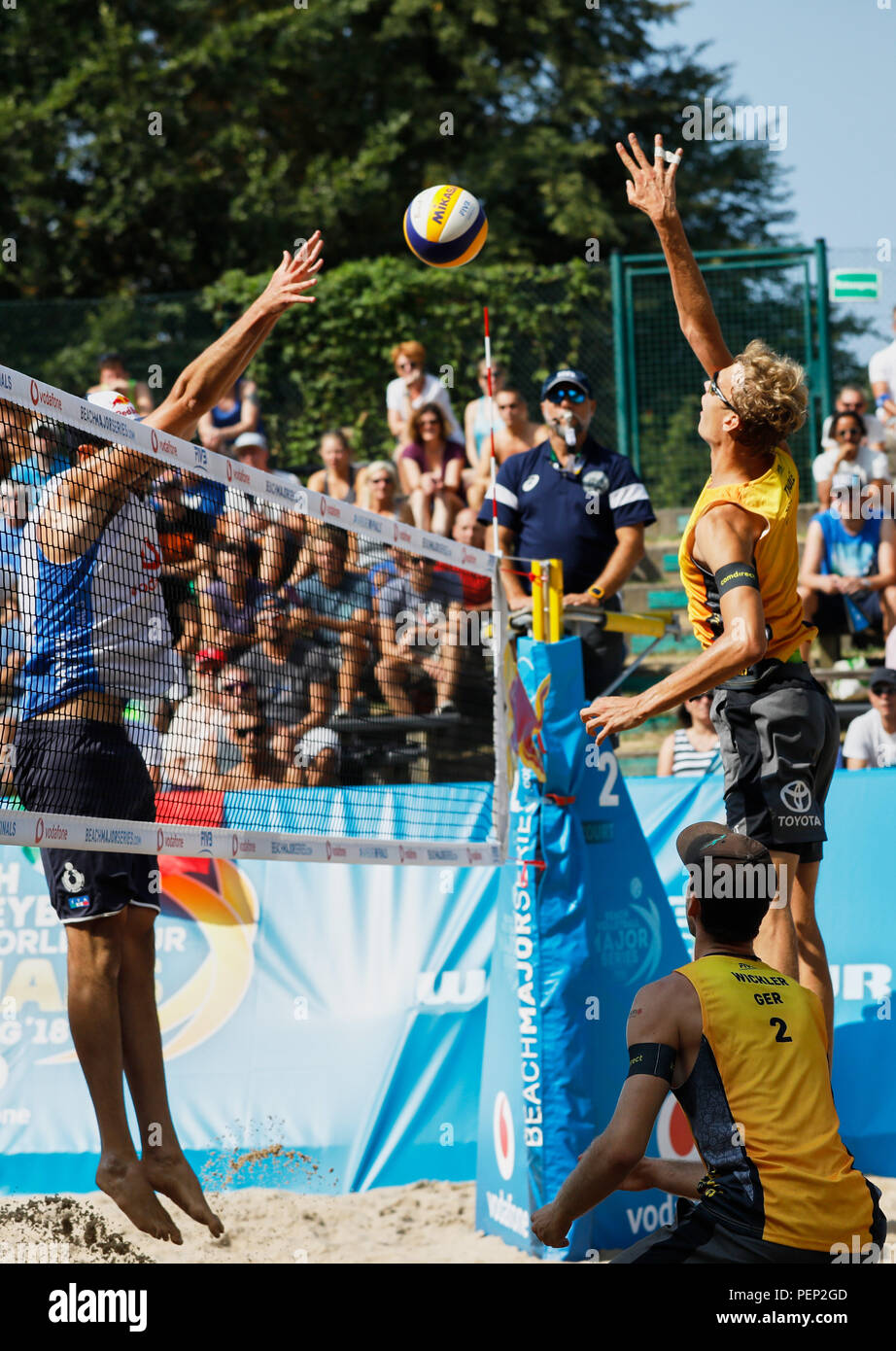 Hamburg, Germany. 16th Aug, 2018. Beach volleyball, World Tour, Thole ...