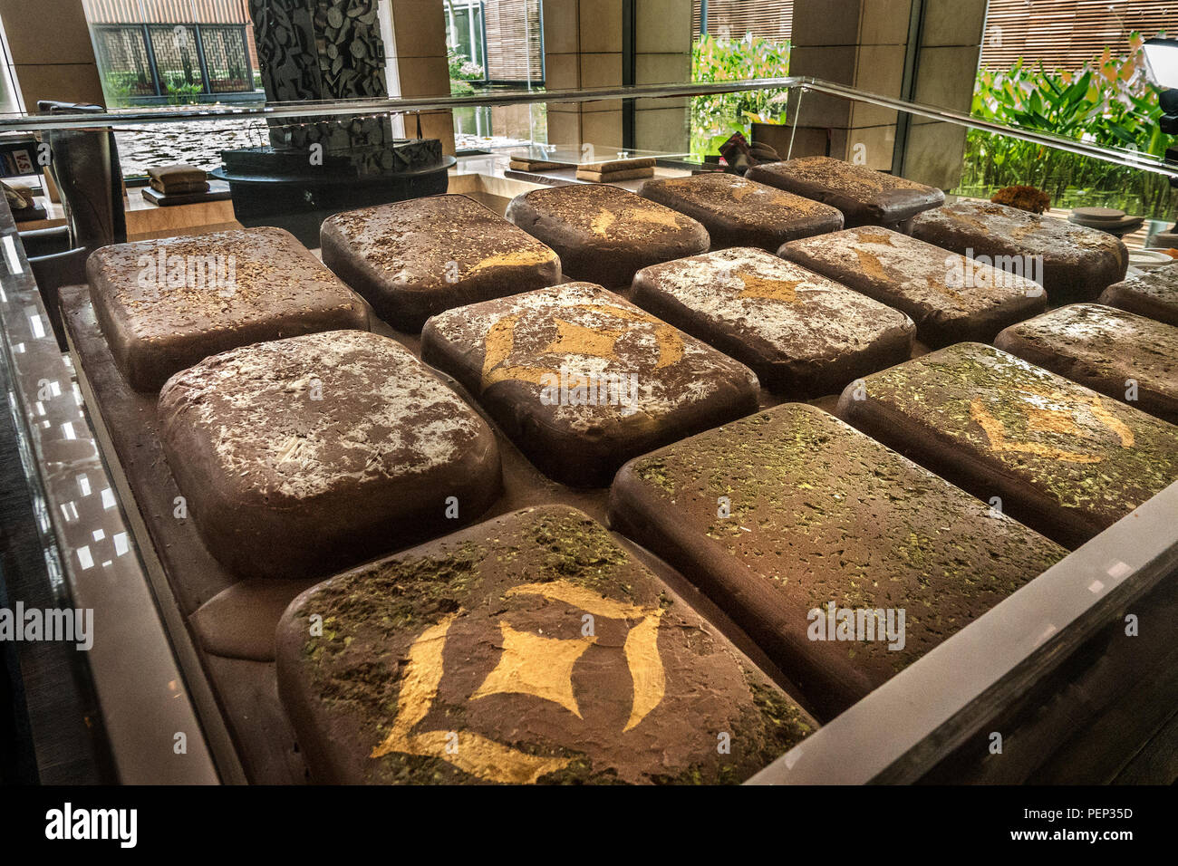 Indian chocolatiers hi-res stock photography and images - Alamy