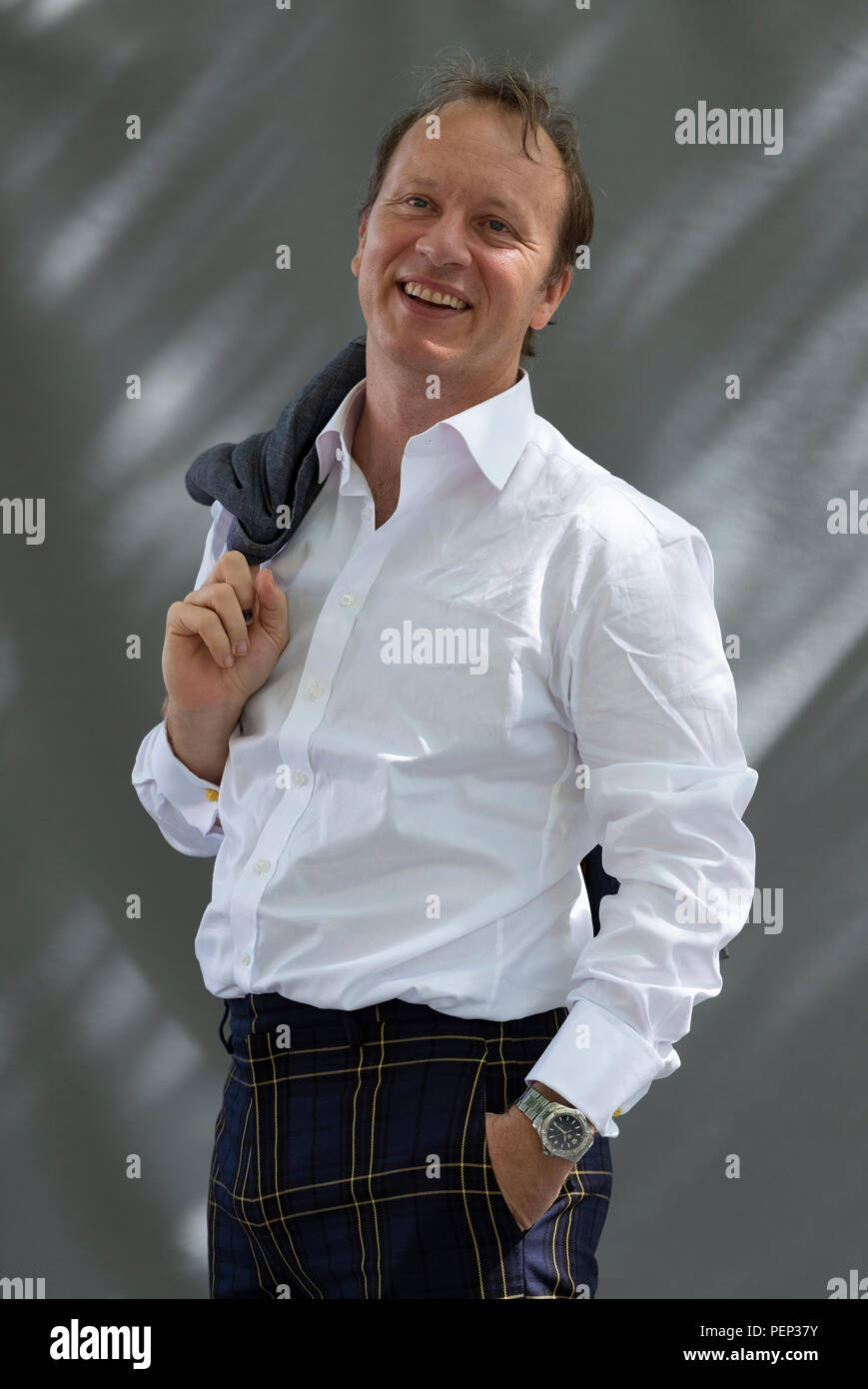 Time reporting hi-res stock photography and images - Alamy