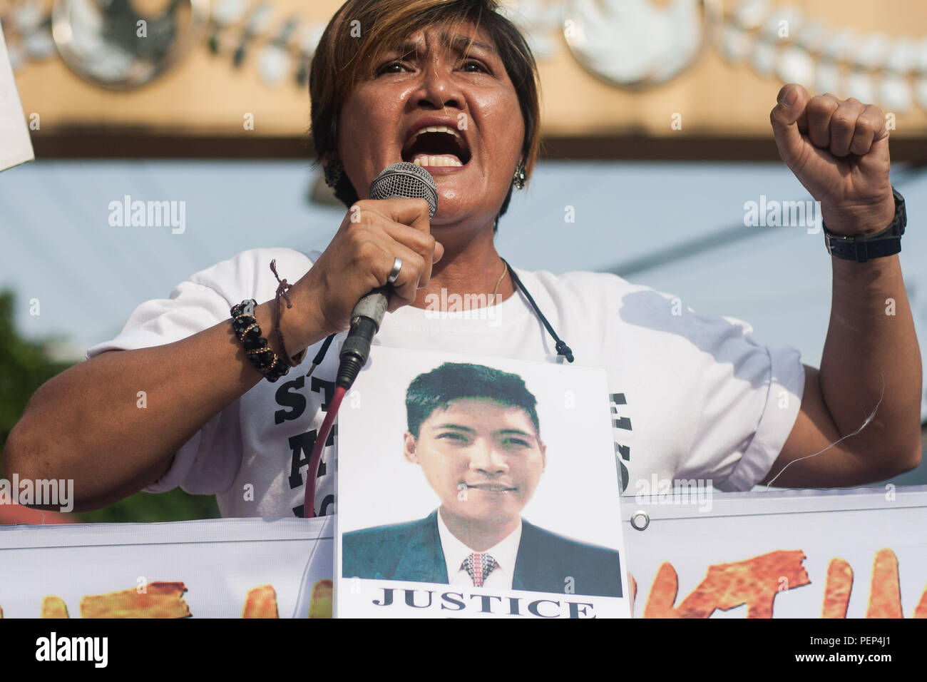 Philippines. 16th Aug, 2018. Nanette Castillo, mother of Aldrin ...
