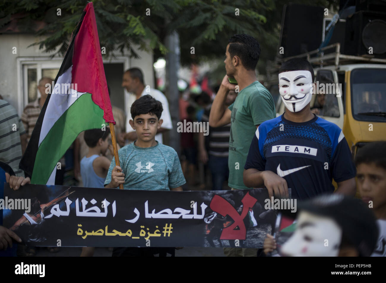 Gaza child mask hi-res stock photography and images - Alamy