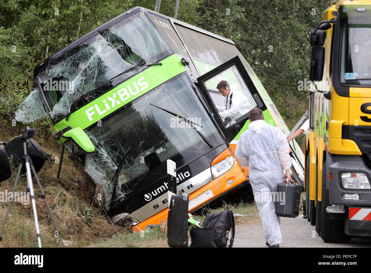 Linstow, Germany. 17th Aug, 2018. The long-distance bus that crashed ...