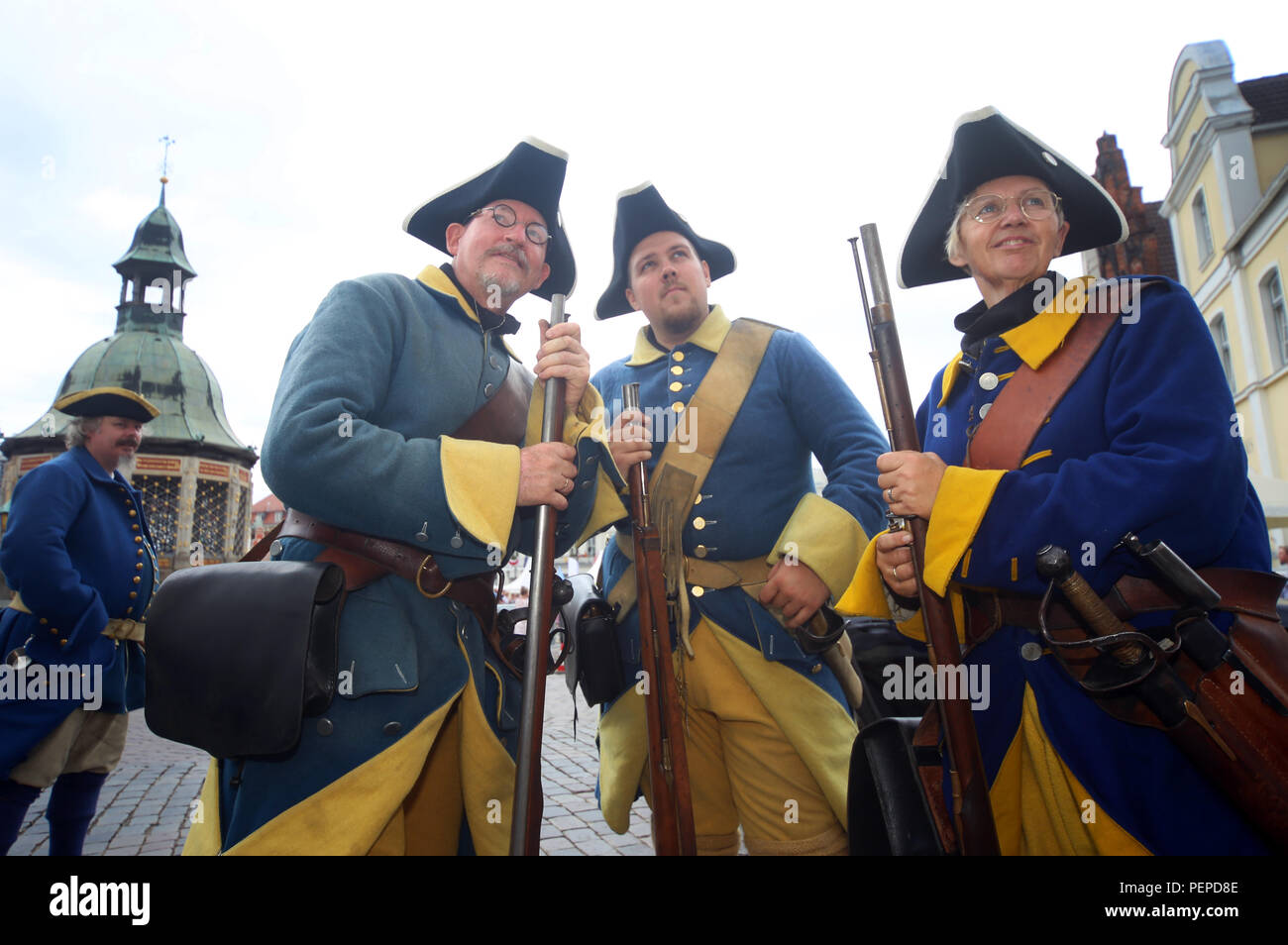 Wismar, Germany. 17th Aug, 2018. Participants of the Sweden festival ...