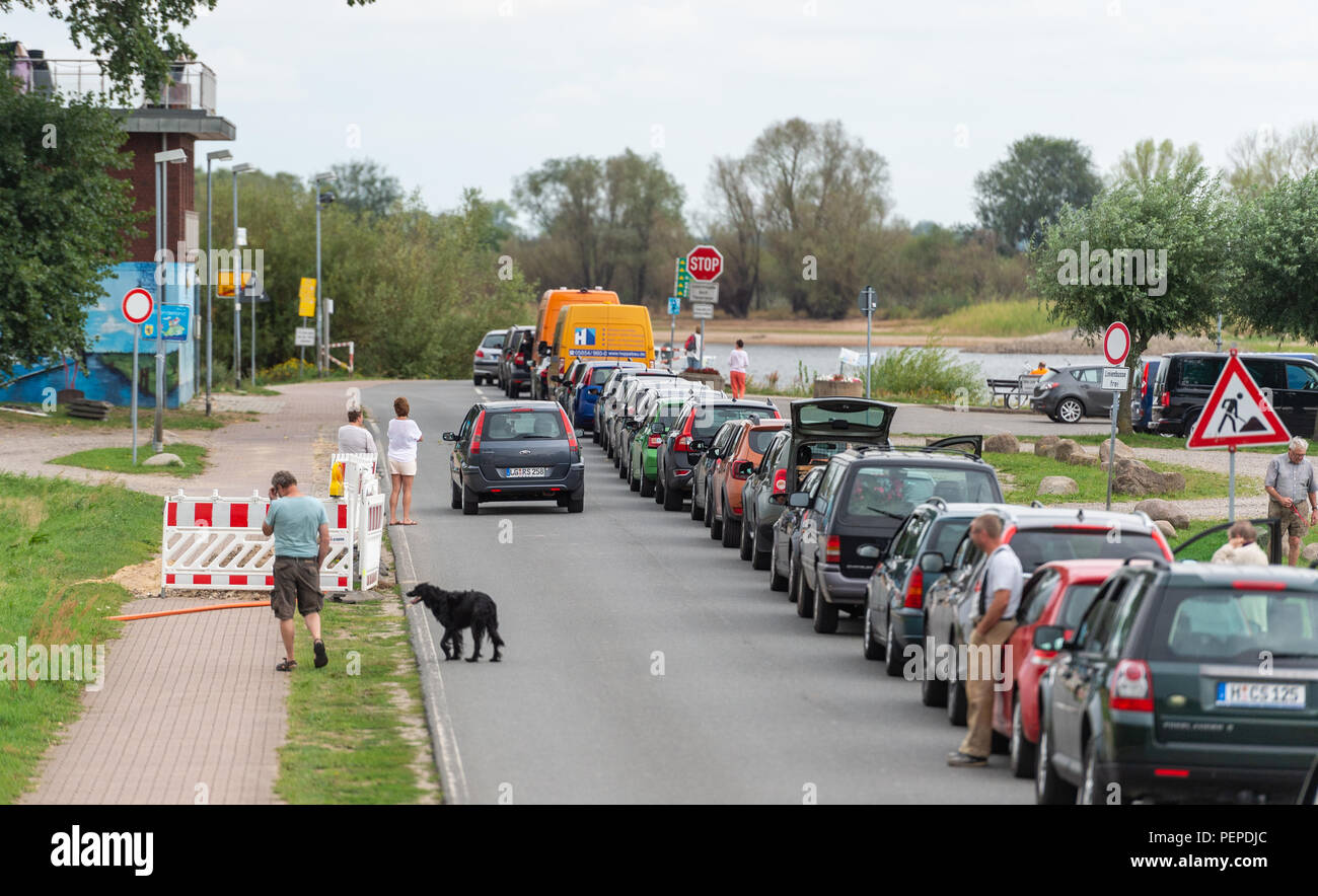 Bleckede, Germany. 17th Aug, 2018. Passengers wait with their vehicles ...
