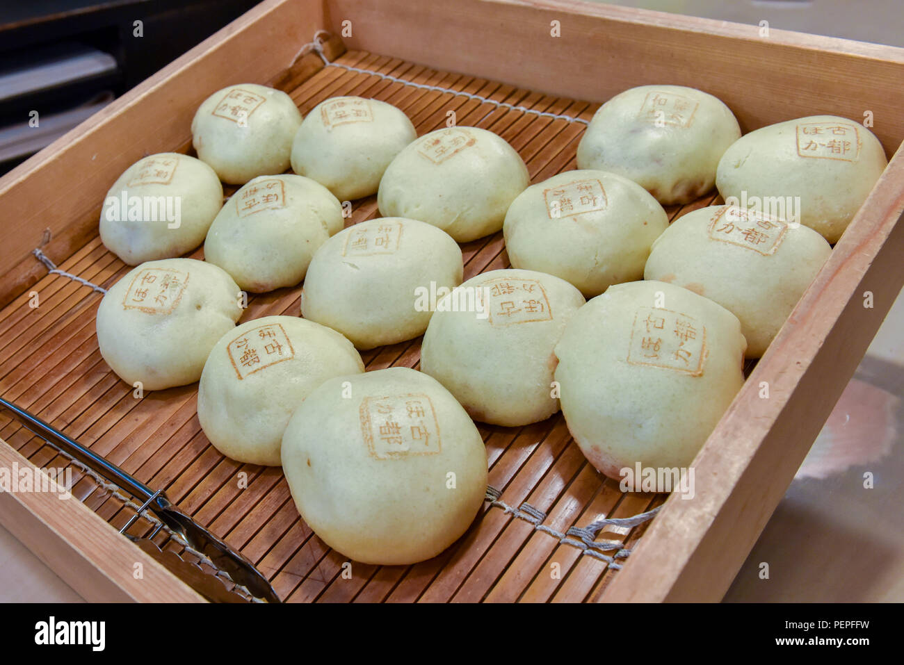 Japanese steamed meat buns hi-res stock photography and images - Alamy