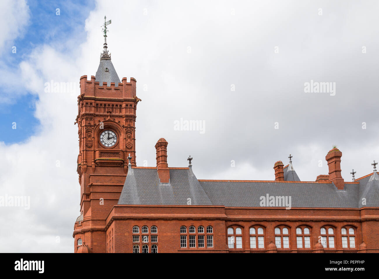 Pierhead clock cardiff hi-res stock photography and images - Alamy