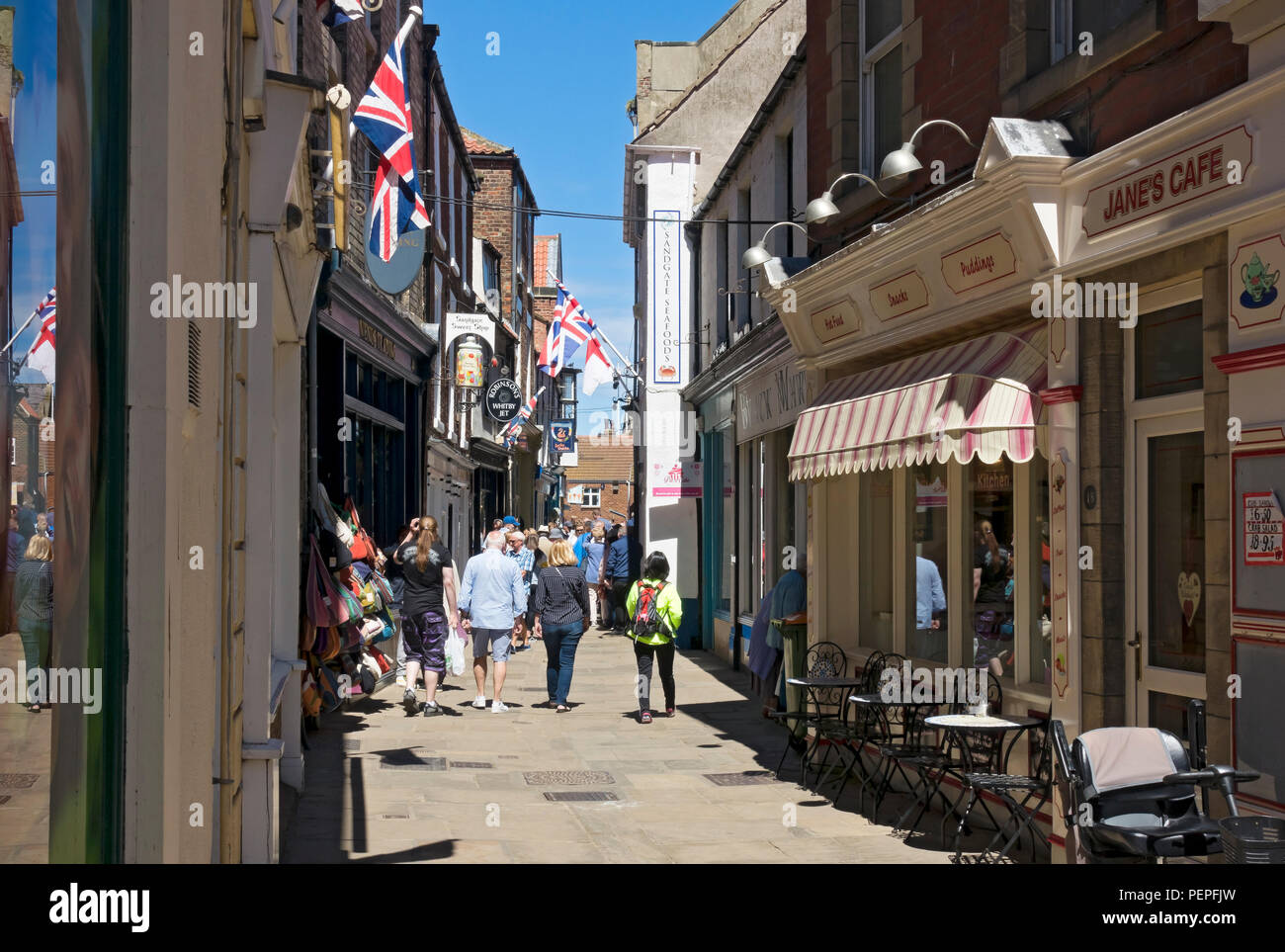 Streets of whitby hi-res stock photography and images - Alamy