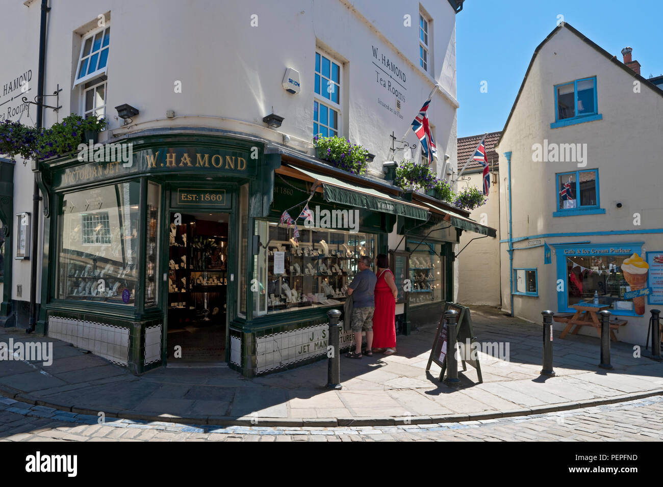 Whitby jet hi-res stock photography and images - Alamy