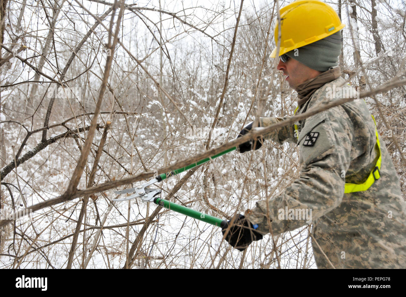Soldiers with the 770th Engineer Company, 479th Engineer Battalion ...
