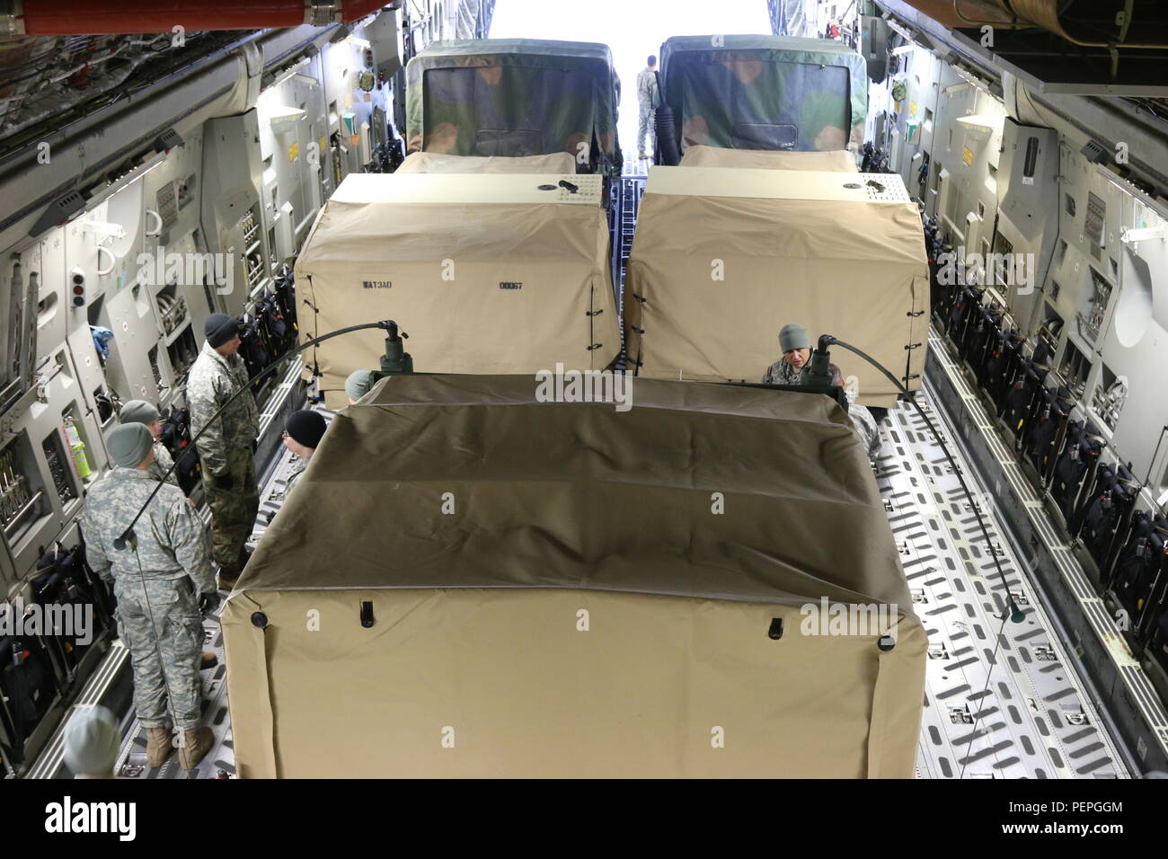 Soldiers from the I Corps Early Entry Command Post prepare to drive ...