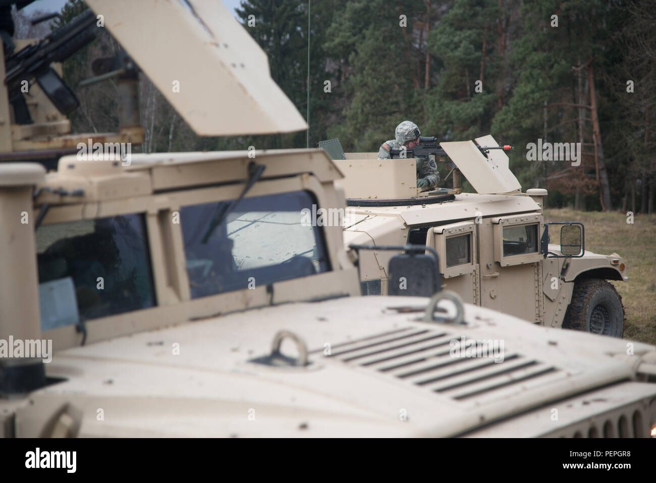 Hmmwv gunner turret hi-res stock photography and images - Alamy