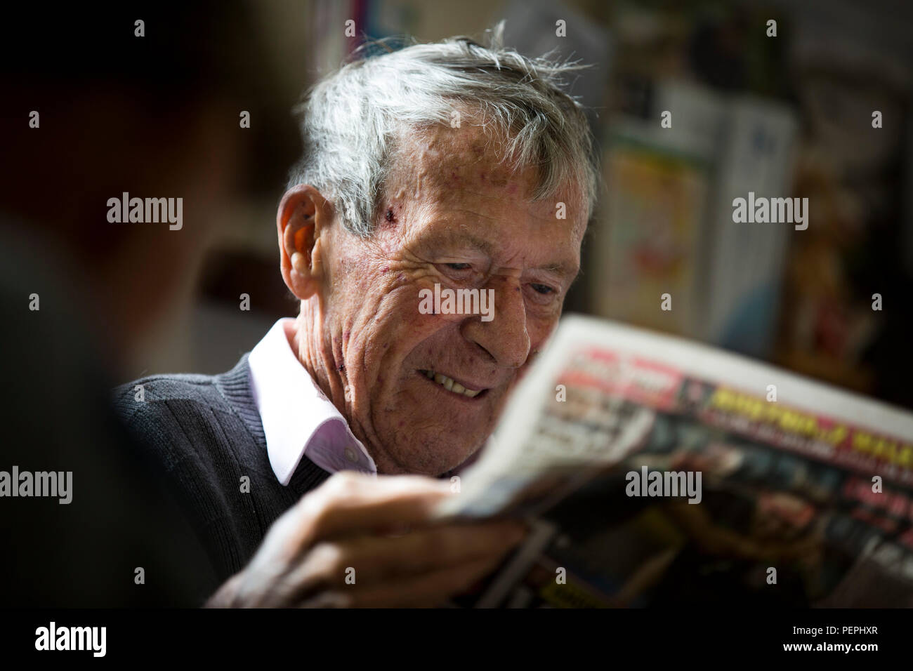 Older gentleman reading the newspaper Stock Photo - Alamy