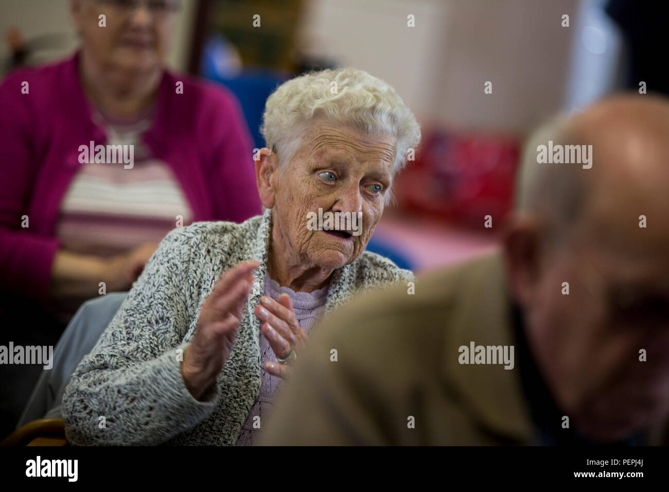 Lady clapping hi-res stock photography and images - Alamy