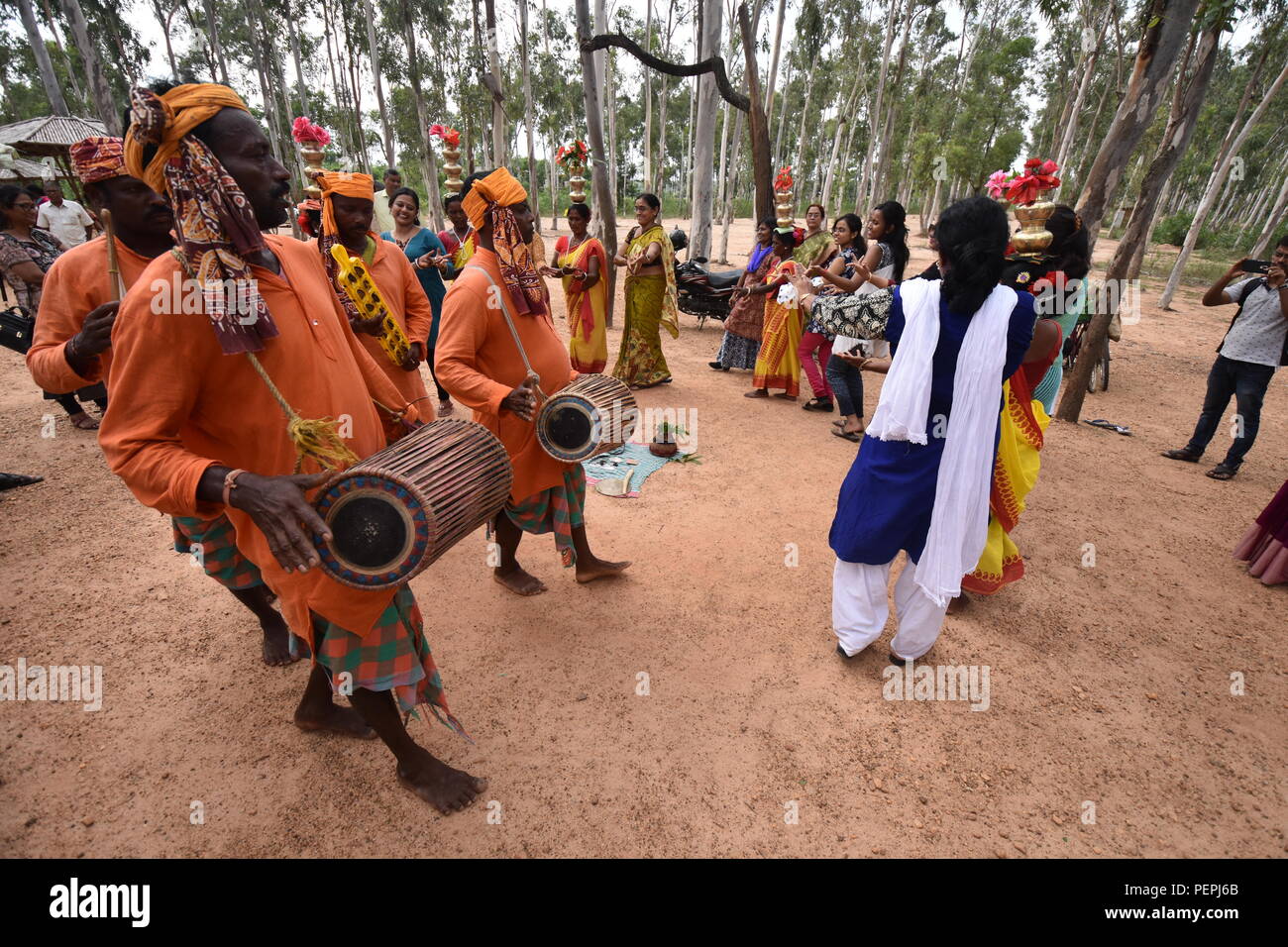 Santhal dance in indian tribal dance hi-res stock photography and ...