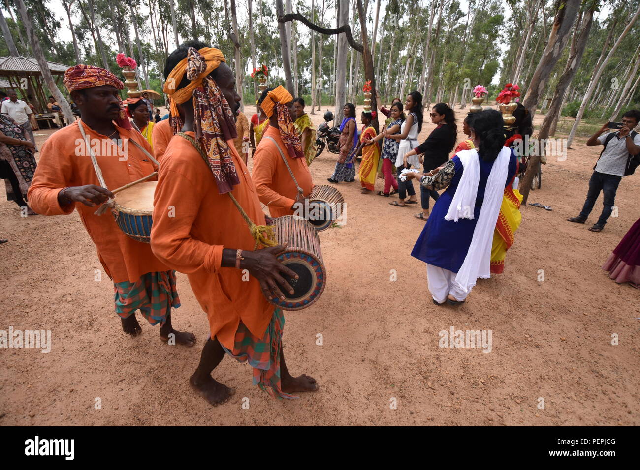 Santhal dance in indian tribal dance hi-res stock photography and ...