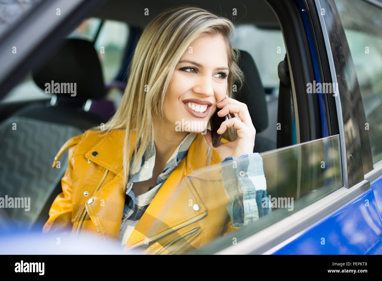 Woman talking phone in car hi-res stock photography and images - Alamy