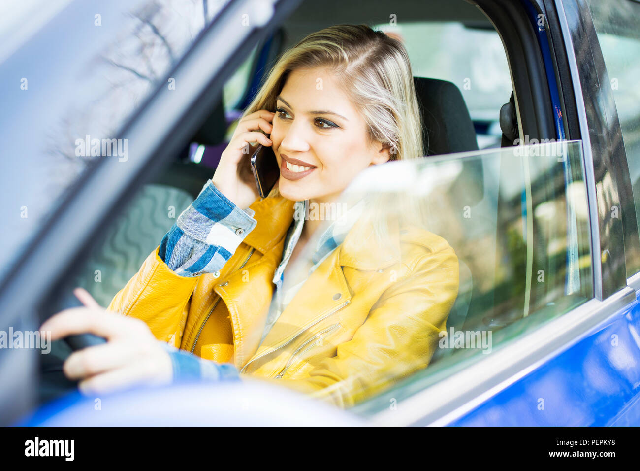 Woman talking phone in car hi-res stock photography and images - Alamy