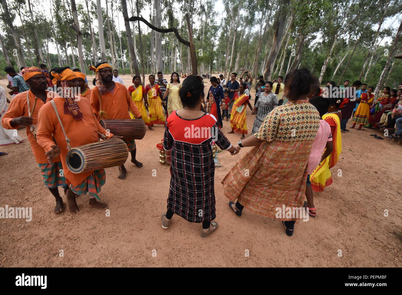 Santhal dance in indian tribal dance hi-res stock photography and ...