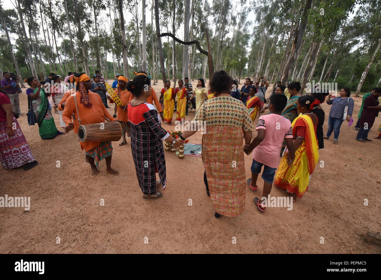 Indian tribal dance santhal dance hi-res stock photography and images ...