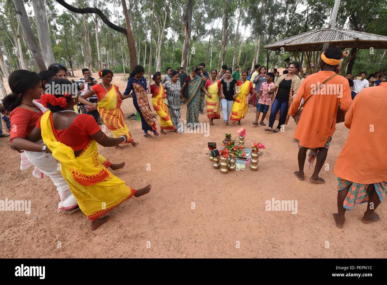 Santhal dance in indian tribal dance hi-res stock photography and ...