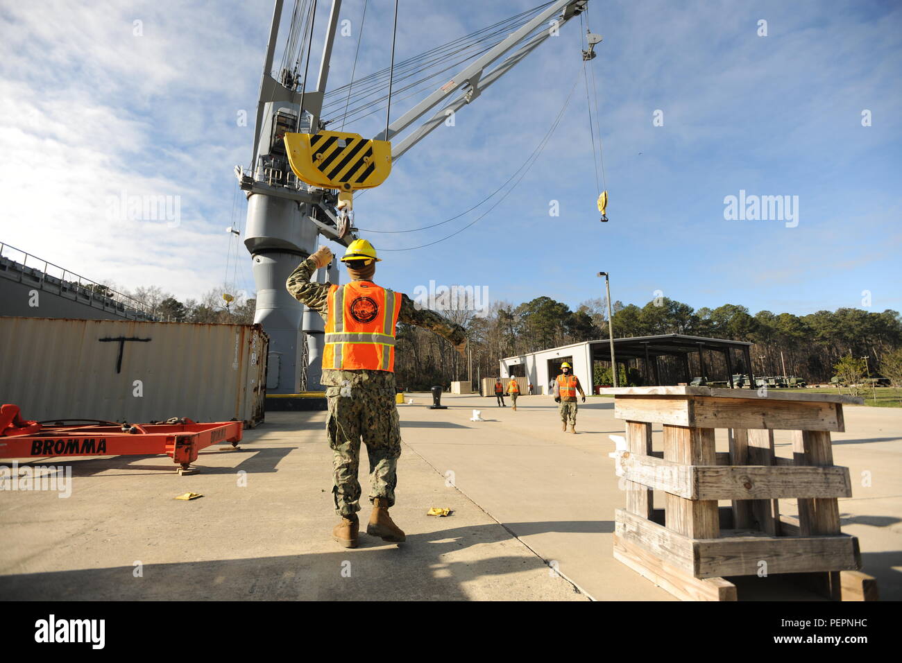 National crane foundation hi-res stock photography and images - Alamy