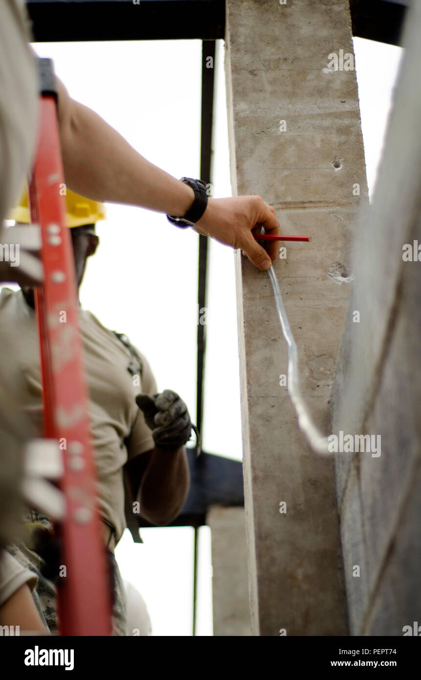 Builder's bum hi-res stock photography and images - Alamy
