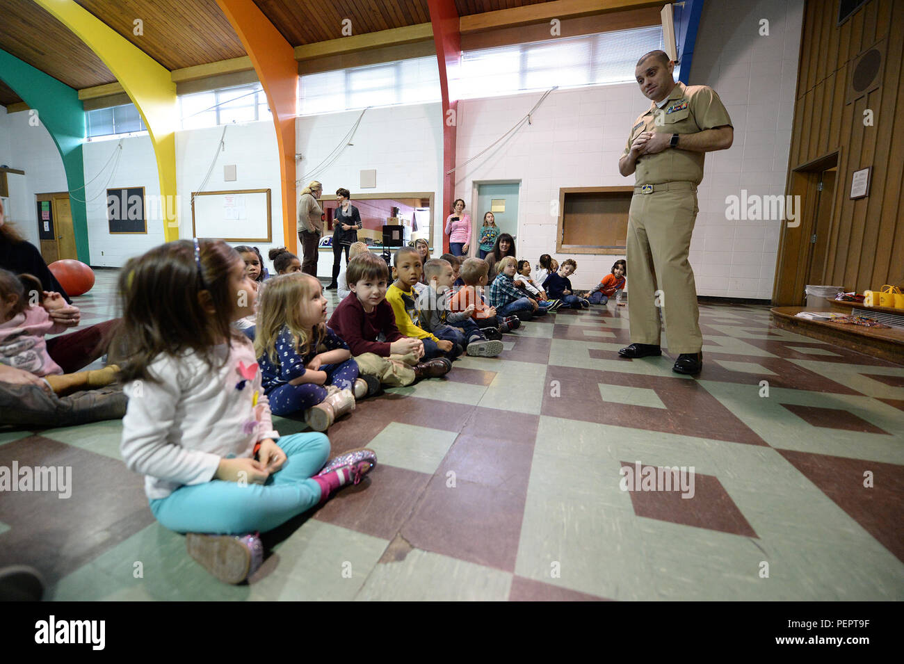160127-N-PX557-052 MIDDLETOWN, RI (Jan. 27, 2016)Senior Chief ...