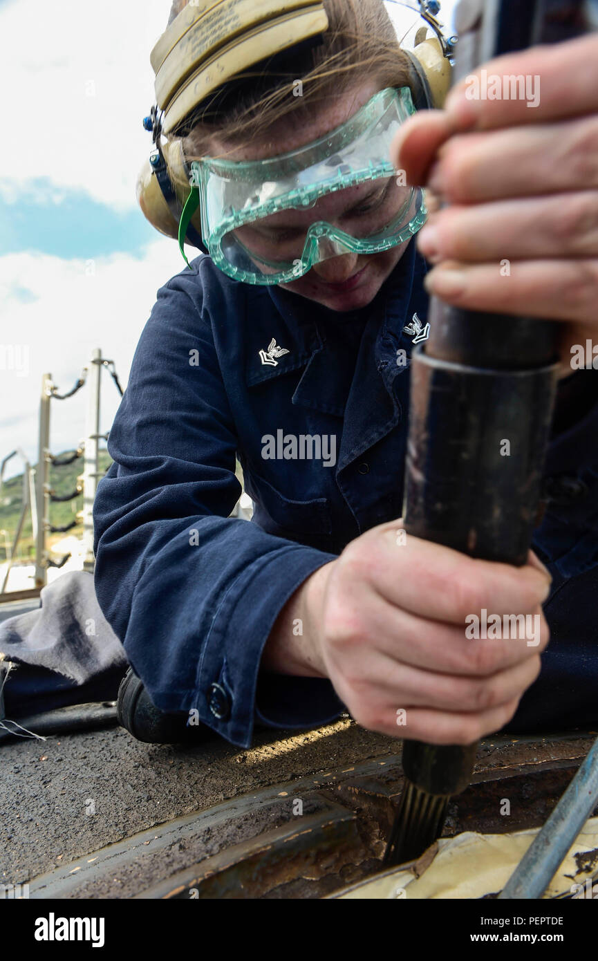 160129-N-FP878-232 SOUDA BAY, Greece (Jan. 29, 2016) Gunner’s Mate 2nd ...