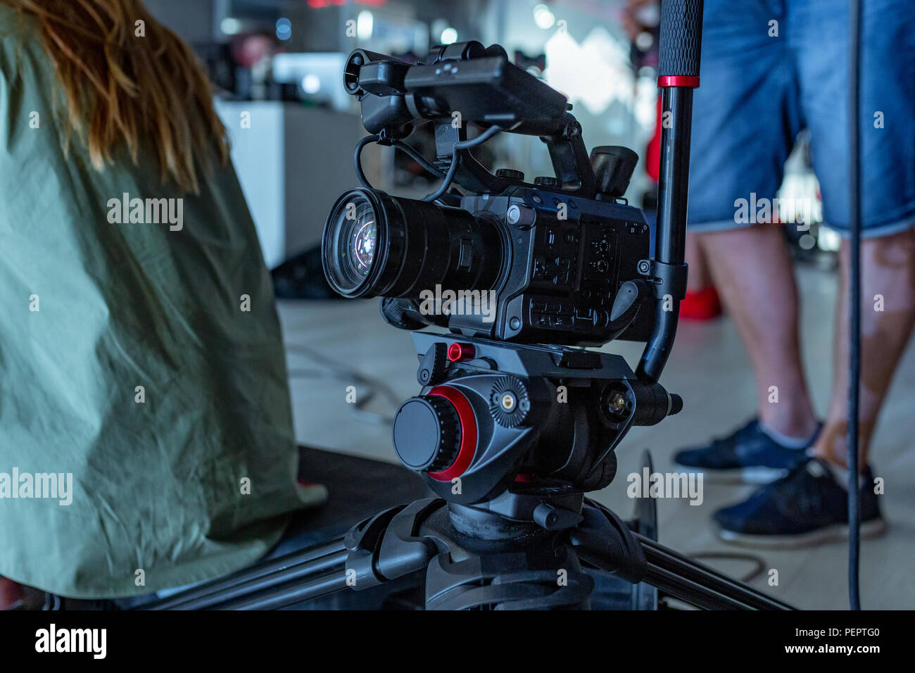 Camera tv crew hi-res stock photography and images - Alamy