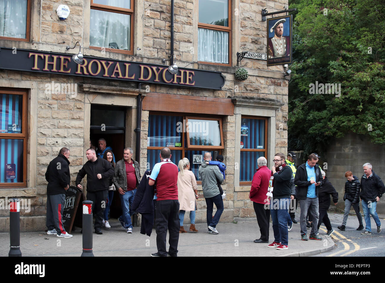 Royal dyche pub hi-res stock photography and images - Alamy