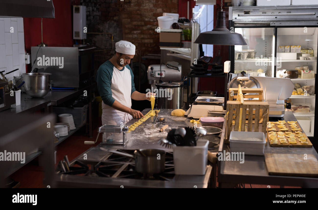 Male baker hi-res stock photography and images - Alamy