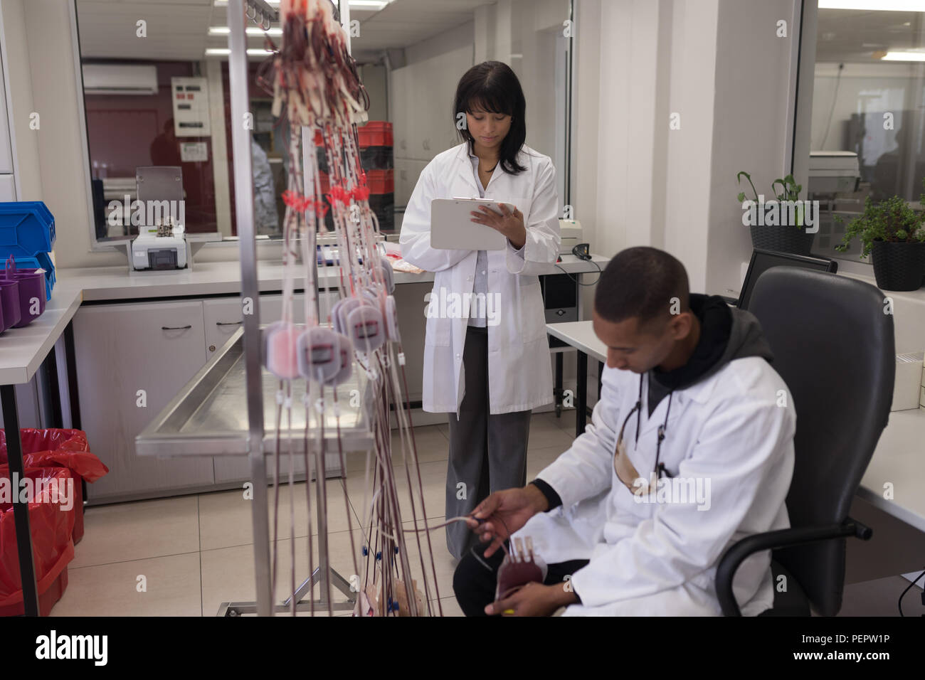 Serum hanger hi-res stock photography and images - Alamy