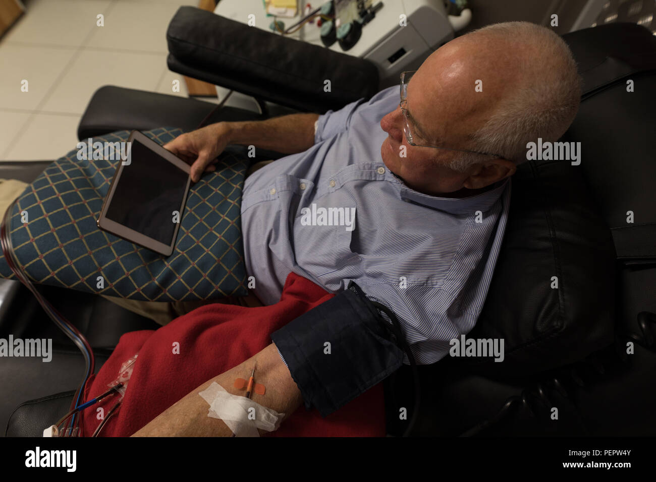 Donating blood hi-res stock photography and images - Alamy