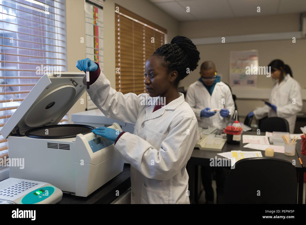Centrifuge hi-res stock photography and images - Alamy