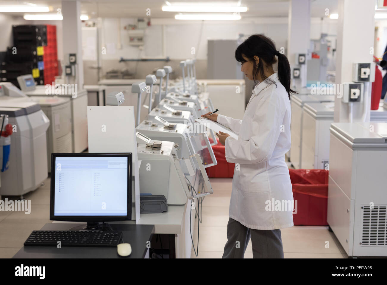 Female Laboratory Technician High Resolution Stock Photography and ...